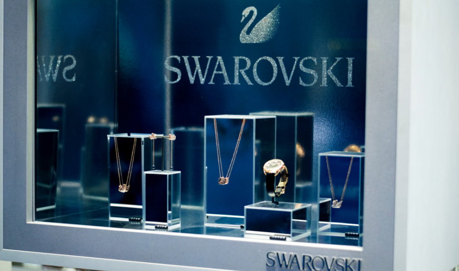 Αναστέλλει τις δραστηριότητές της στη Ρωσία η Swarovski - ΚΑΡΦΙΤΣΑ