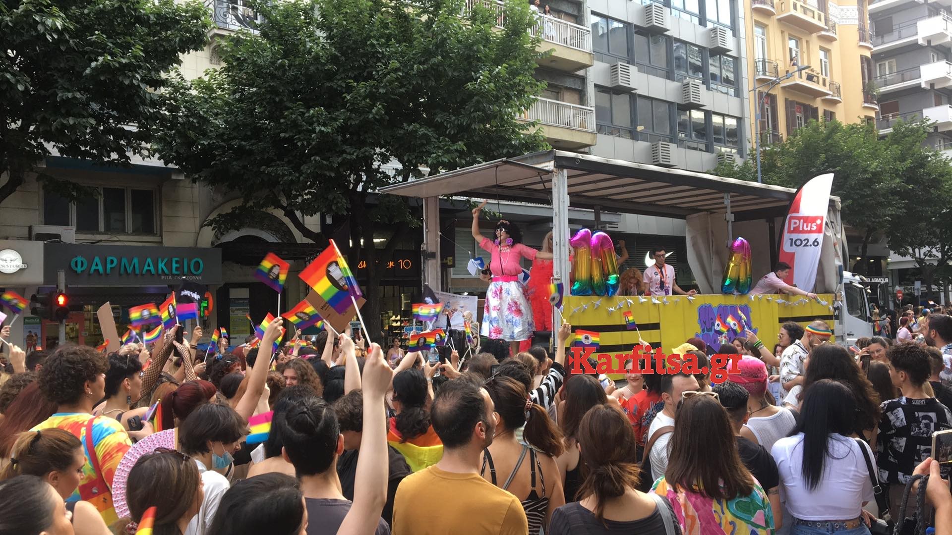 10ο Thessaloniki Pride: Πάνω από 14.000 άτομα παρέλασαν για την ...