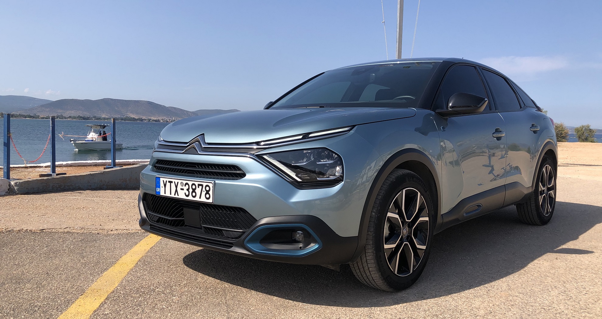 Δοκιμάζουμε το Citroen e-C4 C-Cross με 136 ίππους! - ΚΑΡΦΙΤΣΑ