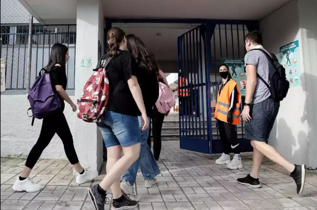 Από τα ελληνικά σχολεία δεν μπορεί να λείπει η ορθόδοξη πίστη! - ΚΑΡΦΙΤΣΑ