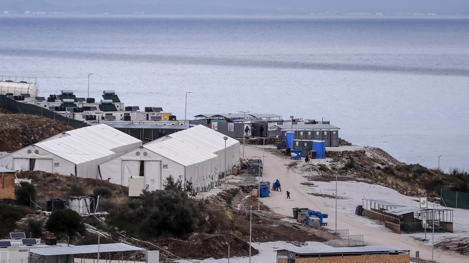Μυτιλήνη: Πυρκαγιά στο ΚΥΤ του Καρά Τεπέ - Κάηκαν δύο οικίσκοι - ΚΑΡΦΙΤΣΑ