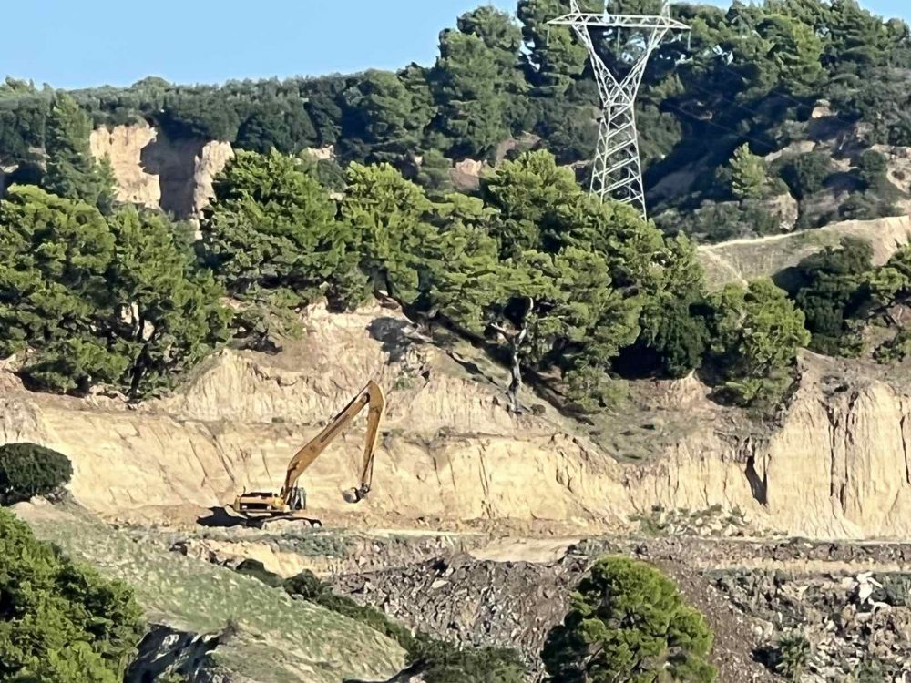 Δυσωδία από τα σκουπίδια της Σιθωνίας! - ΚΑΡΦΙΤΣΑ