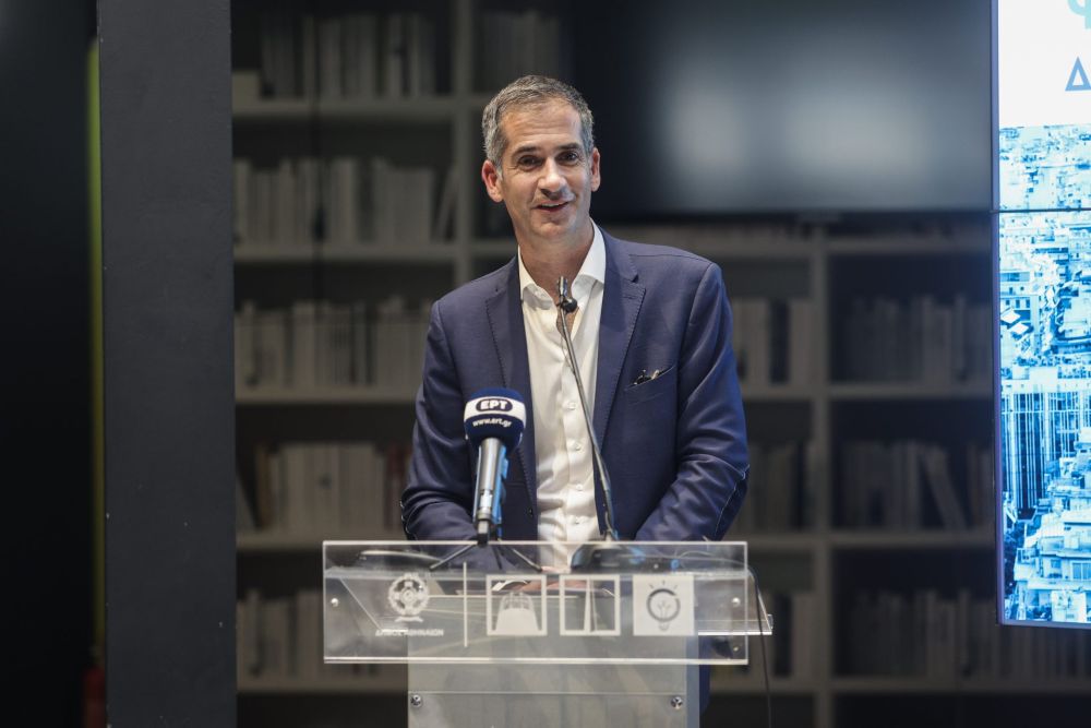 Ο… διεθνολόγος Κ. Μπακογιάννης - ΚΑΡΦΙΤΣΑ