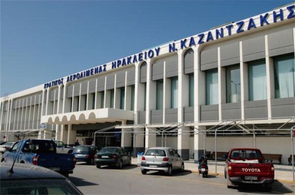 Ηράκλειο: Επιβάτης υπέστη εγκεφαλικό ενώ βρισκόταν στο αεροπλάνο - ΚΑΡΦΙΤΣΑ