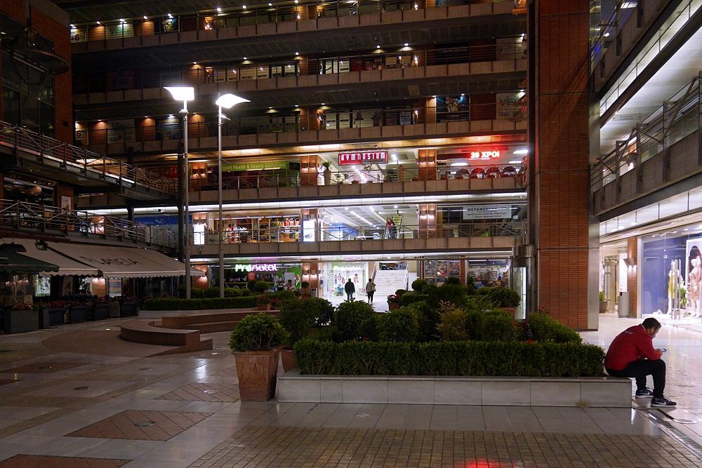 Θεσσαλονίκη: Βουτιά στο κενό έκανε άντρας σε εμπορικό κέντρο - ΚΑΡΦΙΤΣΑ