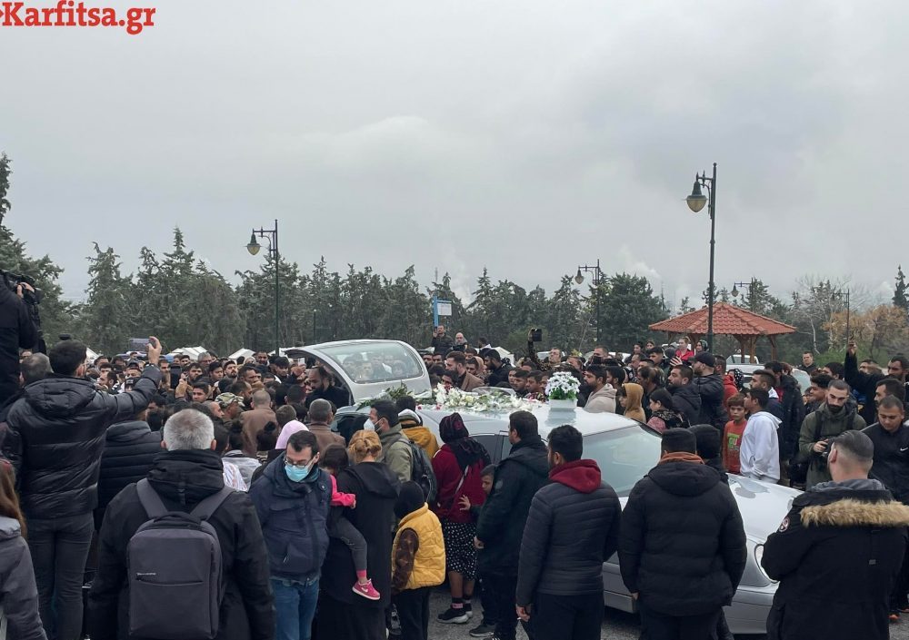Θεσσαλονίκη: Πλήθος κόσμου στην κηδεία του 16χρονου Ρομά στον Εύοσμο ...