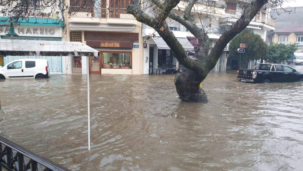 Κ. Μακεδονία: Μετρούν τις πληγές τους οι κάτοικοι των περιοχών που ...