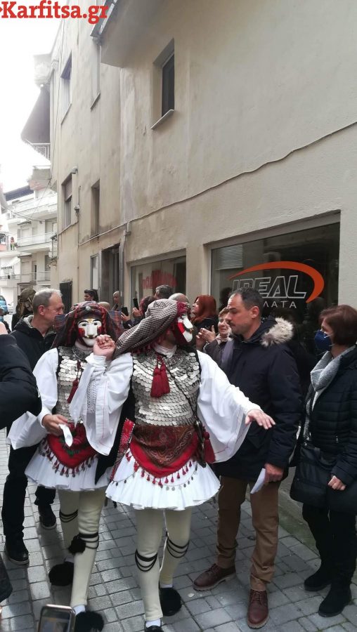 Απόκριες στον Δ. Νάουσας: Γενίτσαροι με μπούλες και Βαλκανική μουσική ...