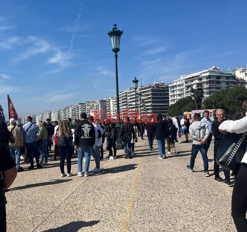 Θεσσαλονίκη: «Πατείς με πατώ σε» στη Νέα Παραλία (ΦΩΤΟ) - ΚΑΡΦΙΤΣΑ