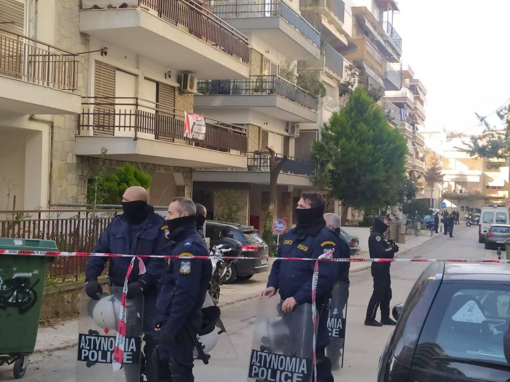 Θεσσαλονίκη: Απόπειρα έξωσης στην Καλαμαριά (ΦΩΤΟ +Video ) - ΚΑΡΦΙΤΣΑ