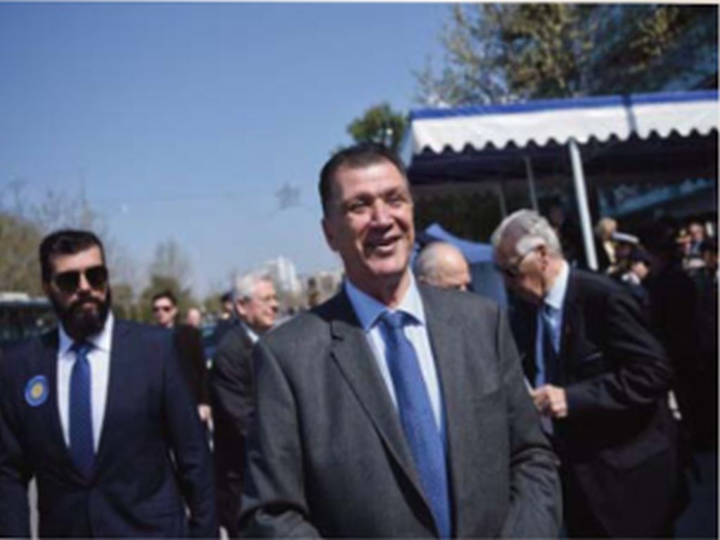 Με γαλανόλευκες γραβάτες Ζέρβας και Ορφανός - ΚΑΡΦΙΤΣΑ