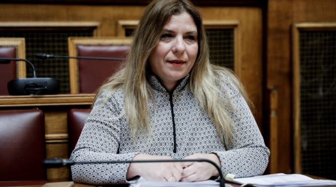 Μ. Συρεγγέλα: Διαρκής ο αγώνας των γυναικών για ίσα δικαιώματα - ΚΑΡΦΙΤΣΑ