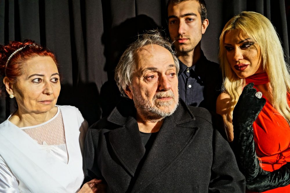 «Μαύρος ουρανός» στο το θέατρο Αθήναιον στη Θεσσαλονίκη - ΚΑΡΦΙΤΣΑ