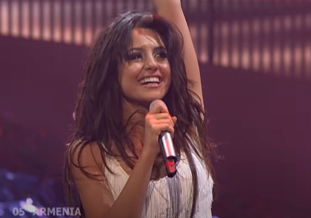 Η εντυπωσιακή Sirusho 15 χρόνια μετά το «Qele Qele» της Eurovision ...