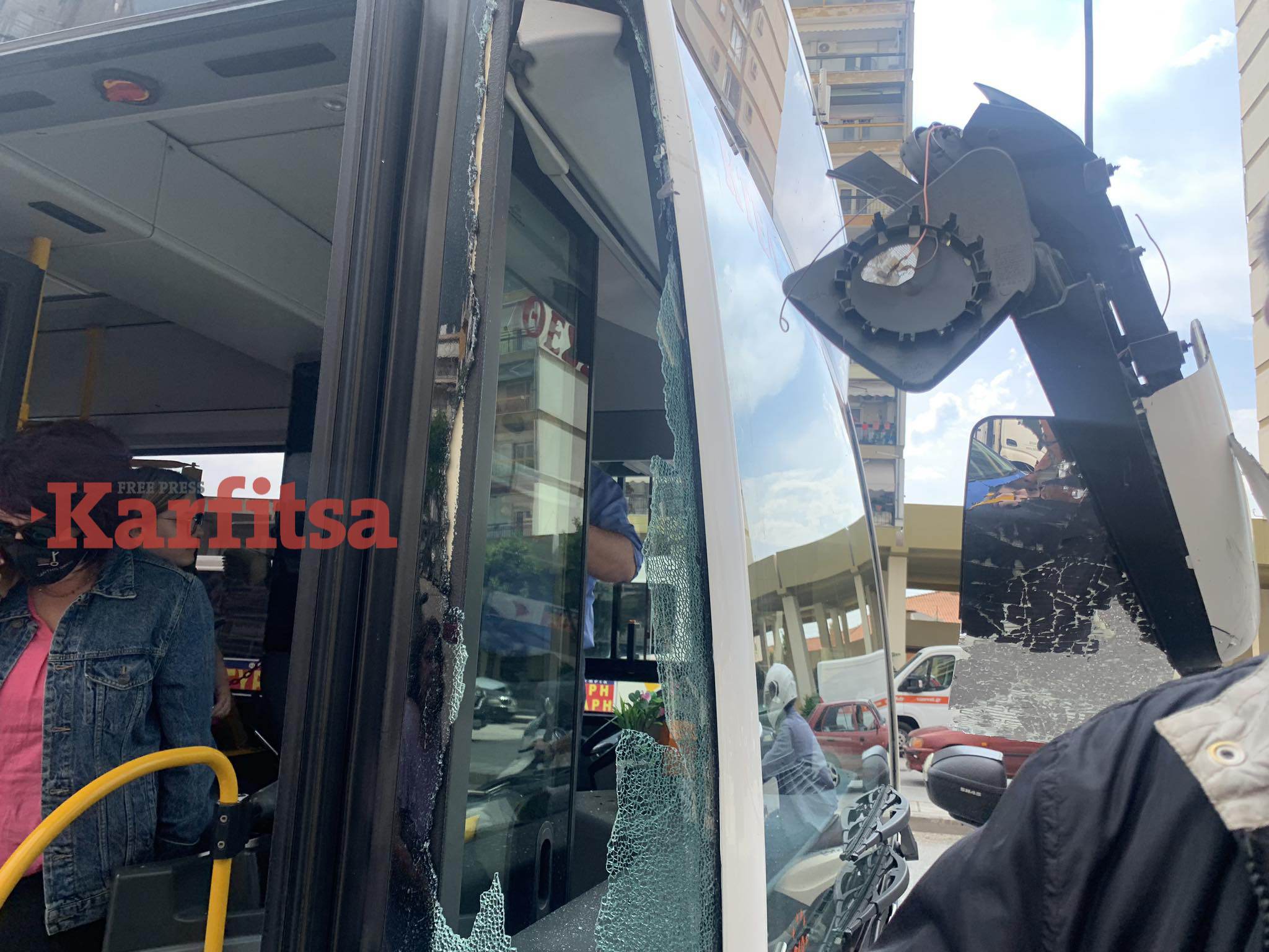 Θεσσαλονίκη: Τρόμος για επιβάτες σε λεωφορείο μετά από τροχαίο (ΦΩΤΟ ...
