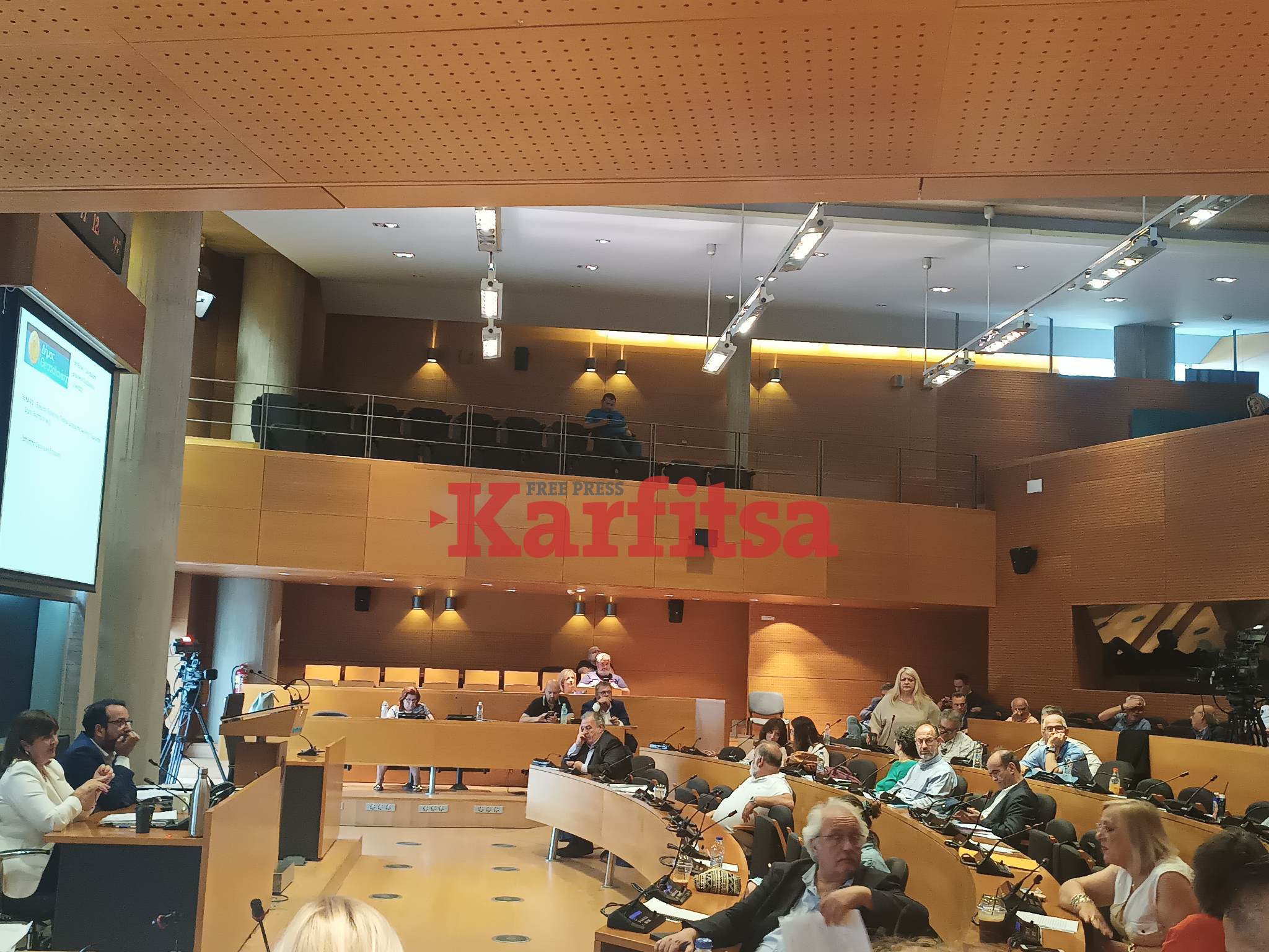 Θεσσαλονίκη: Παρέμβαση εργαζομένων στο δημοτικό συμβούλιο για τα ΜΑΠ ...