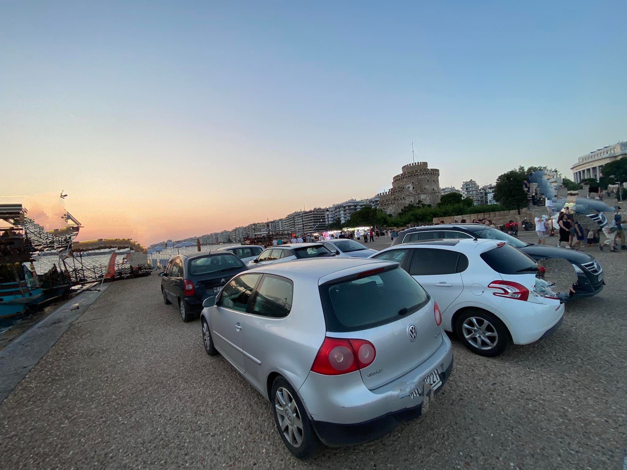 Θεσσαλονίκη: Δημόσιο... πάρκινγκ η Νέα Παραλία με θέα τον Λευκό Πύργο ...