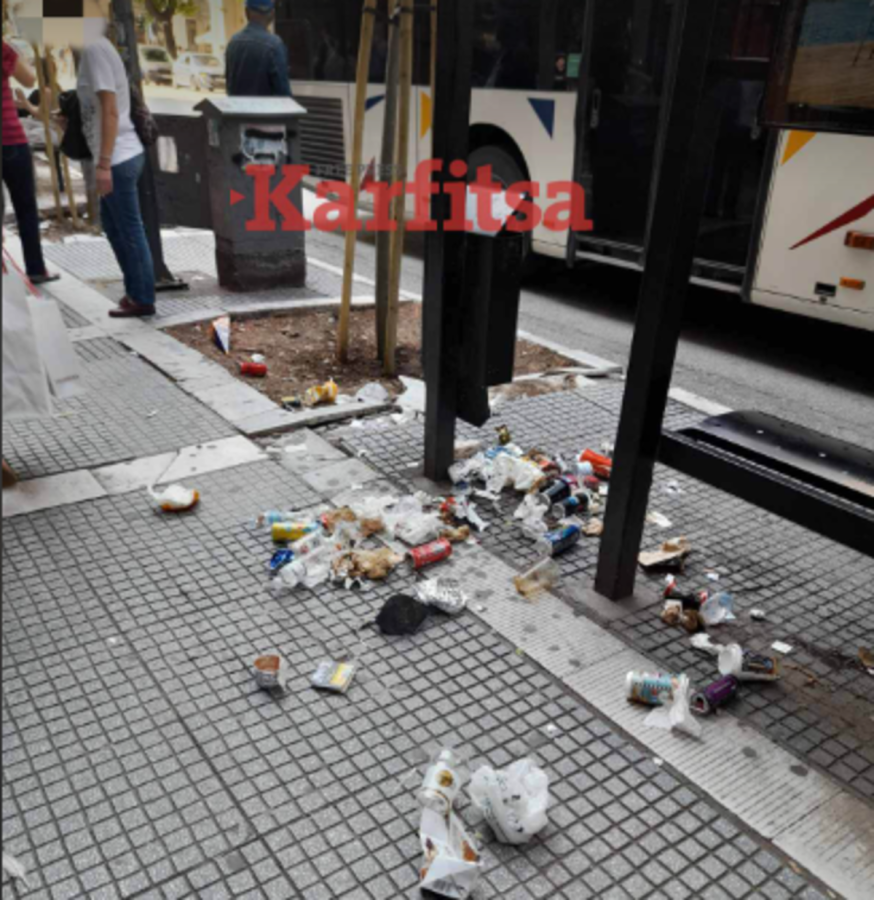 Θεσσαλονίκη: Περιμένοντας το λεωφορείο δίπλα σε σκουπίδια... (ΦΩΤΟ ...