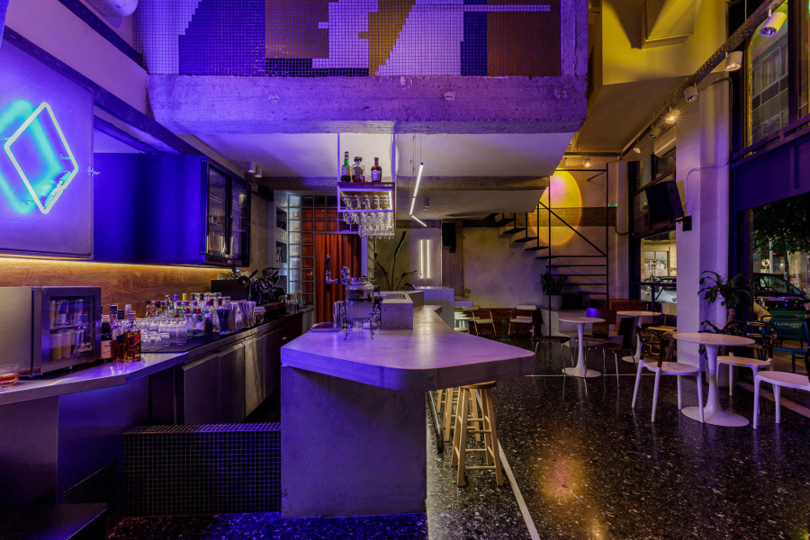 Καλοκαιρινά κοκτέιλ, ηλεκτρονική μουσική και «Romantzo» στη Θεσσαλονίκη ...