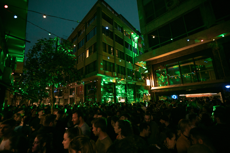 Καλοκαιρινά κοκτέιλ, ηλεκτρονική μουσική και «Romantzo» στη Θεσσαλονίκη ...