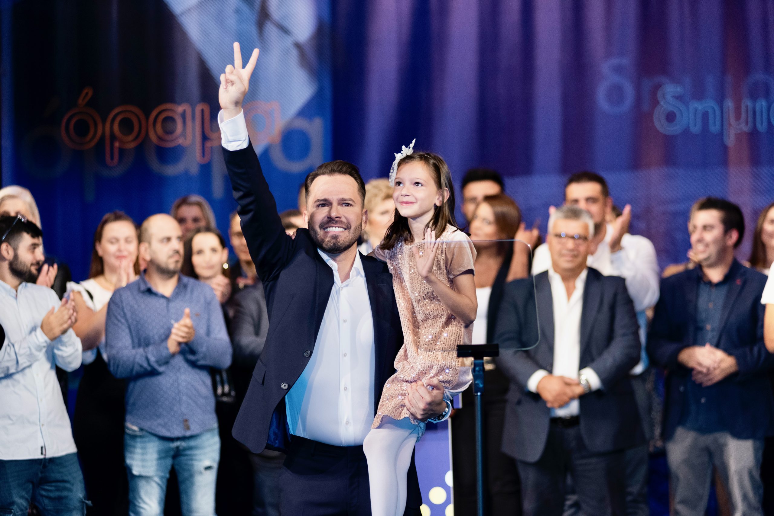 Δημήτρης Ασλανίδης: Ο φιλόλογος που ετοιμάζεται να βάλει σε «τάξη» τον ...