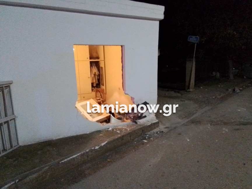 Απίστευτο τροχαίο με οδηγό που έχασε τον έλεγχο και «καρφώθηκε» στην ...