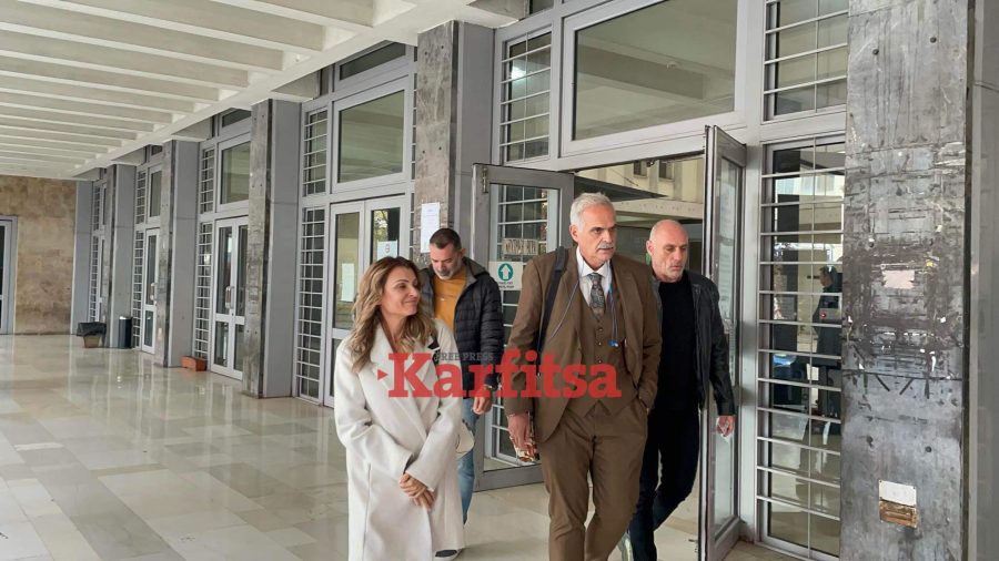 Θεσσαλονίκη: Με τα κεριά που κρατούσε η Έμμα, εμφανίστηκε ο πατέρας της ...