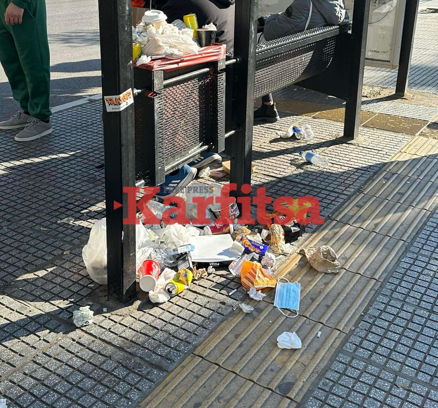 Θεσσαλονίκη: Στάση σκουπιδότοπος στον Λευκό Πύργο (ΦΩΤΟ) - ΚΑΡΦΙΤΣΑ