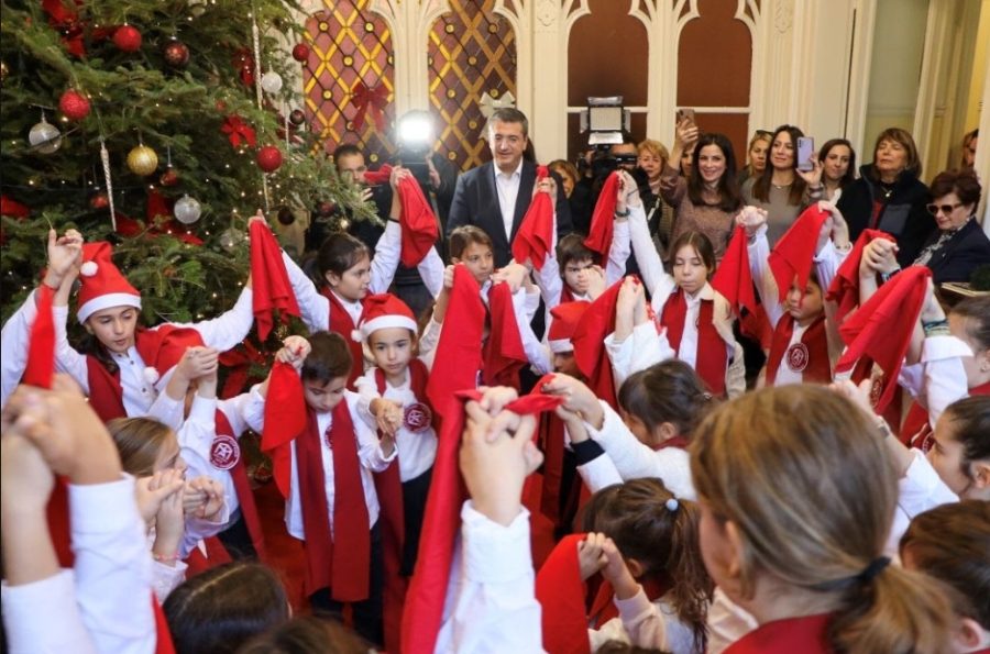 Χριστουγεννιάτικα κάλαντα, παραδοσιακά τραγούδια και ευχές δέχτηκε ο ...
