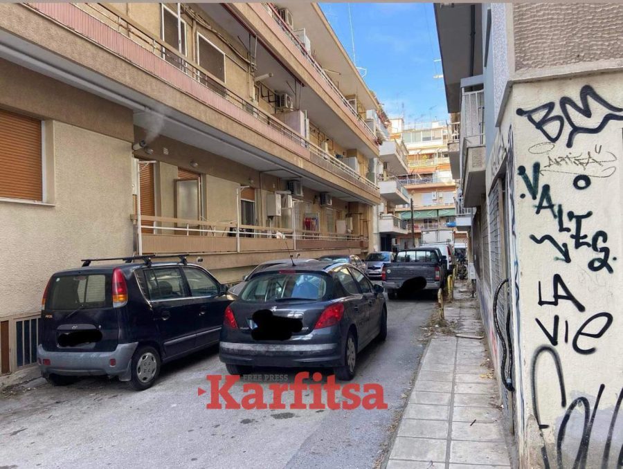 Θεσσαλονίκη: Ασυνείδητοι δημιούργησαν «υπαίθριο» πάρκινγκ σε οδό (ΦΩΤΟ ...