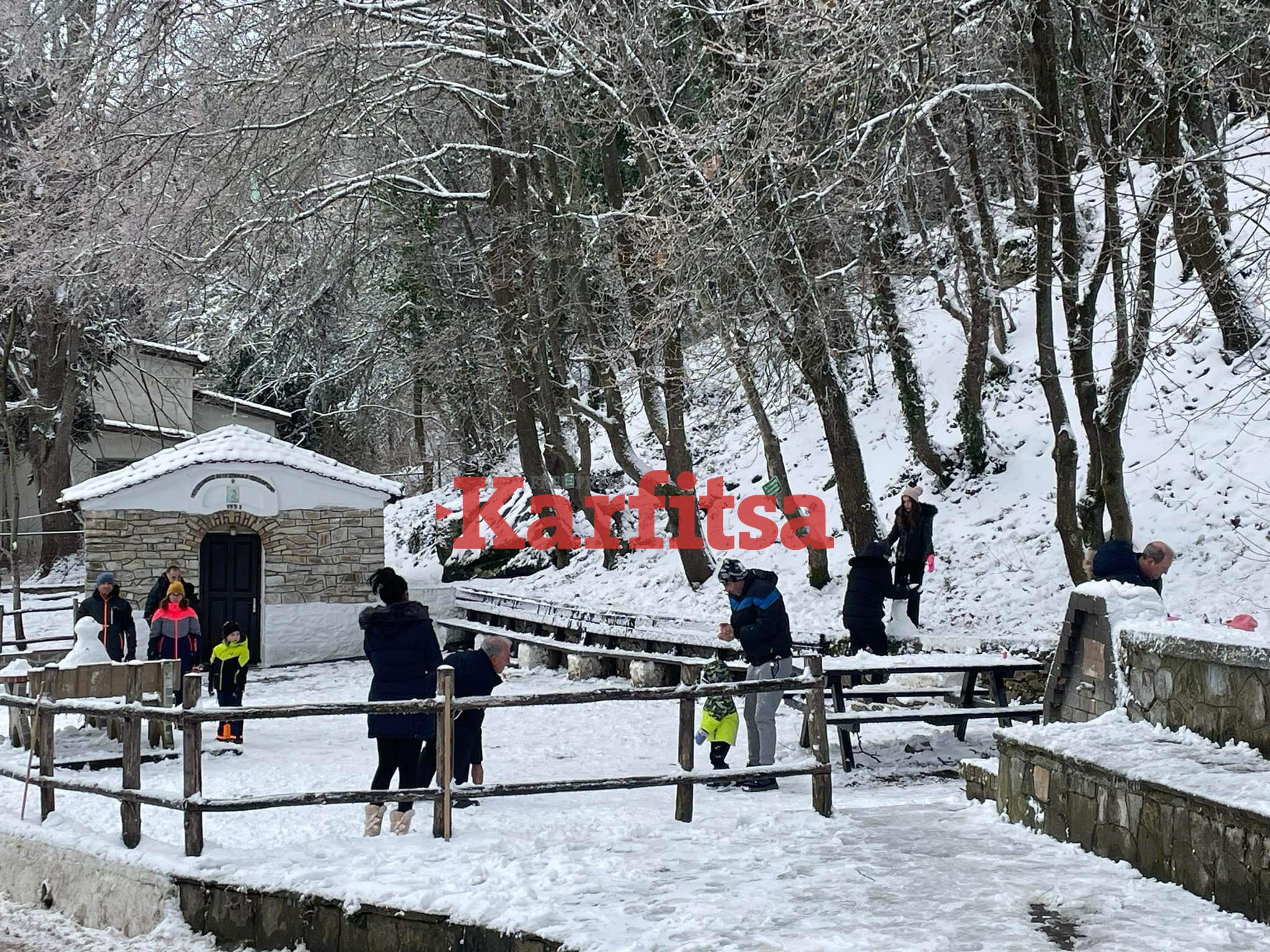 Θεσσαλονίκη: Η χιονόπτωση σταμάτησε.. ο χιονοπόλεμος ξεκίνησε (ΦΩΤΟ ...