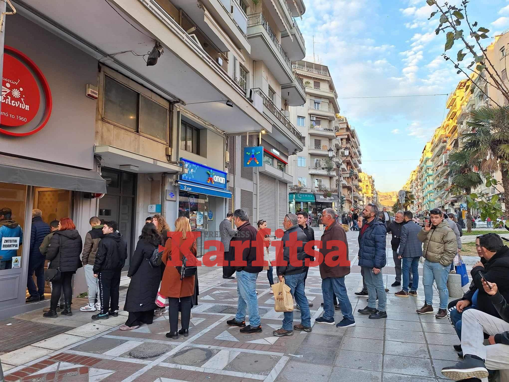 Θεσσαλονίκη: Μεγάλη ουρά για ένα κουτί τρίγωνα Πανοράματος (ΦΩΤΟ+Video ...