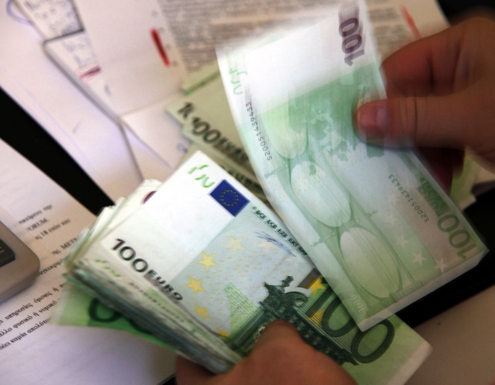 Εξαρθρώθηκε σπείρα που διακινούσε πλαστά κατοστάρικα στην Ελλάδα και σε ...
