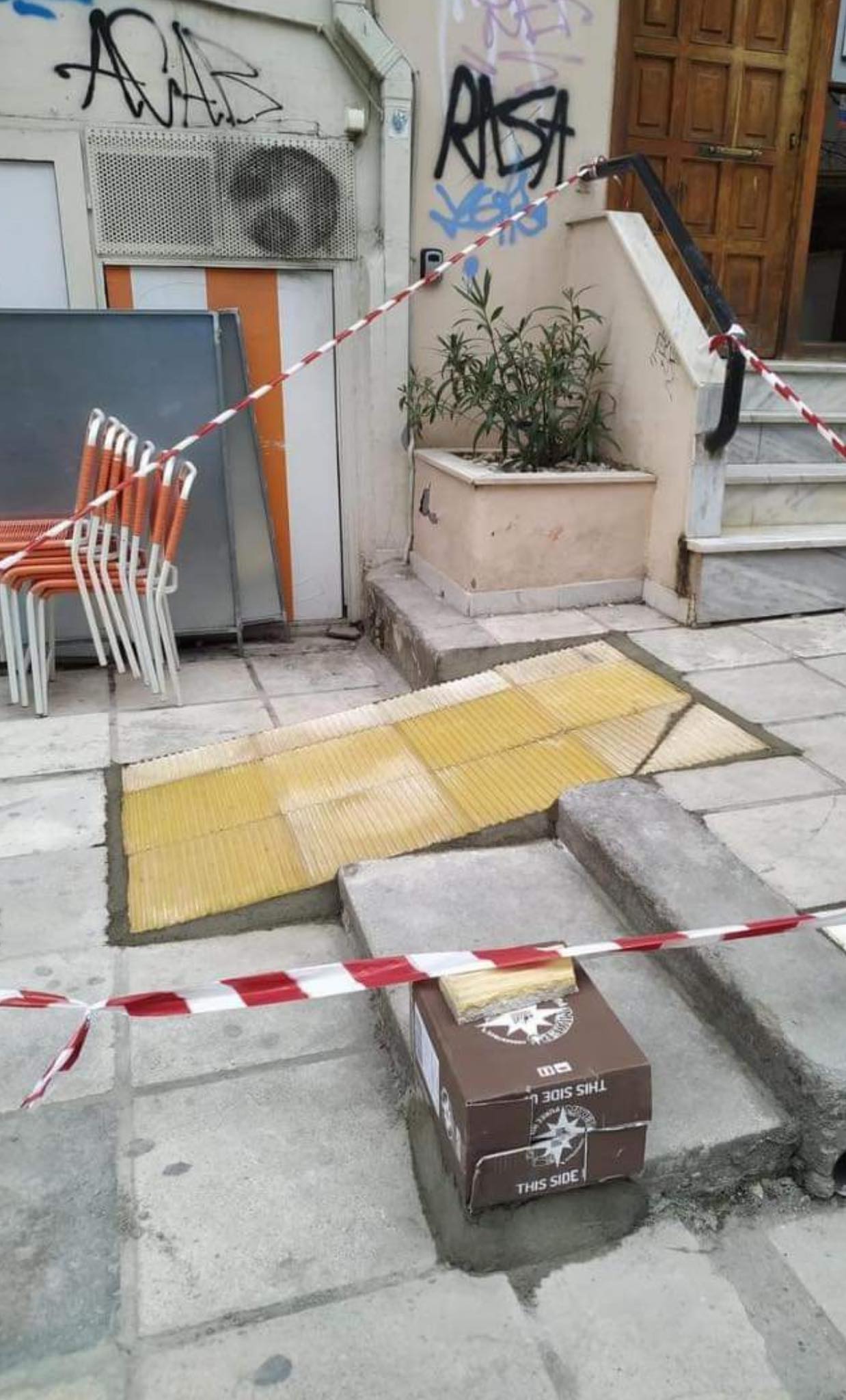 Θεσσαλονίκη: Απροσπέλαστο για χρόνια πεζοδρόμιο έγινε προσβάσιμο ...