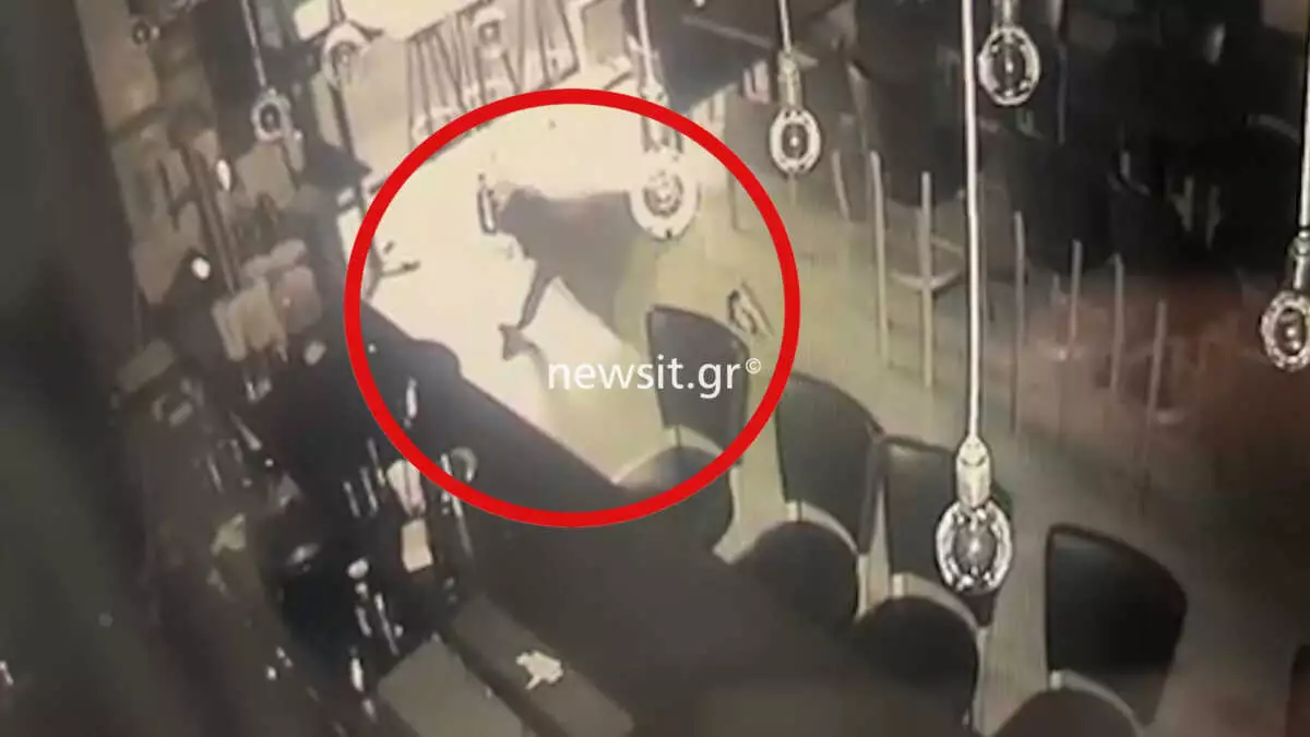 Θρασύτατοι διαρρήκτες εισέβαλαν σε καφε μπαρ