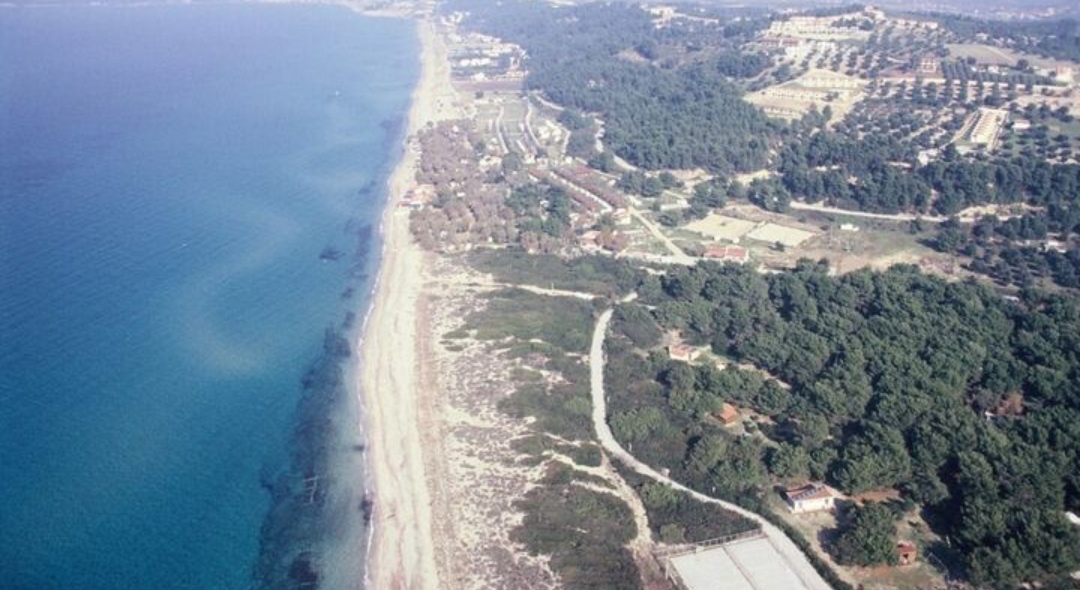 Ποσείδι Χαλκιδικής: Ξεκινά ο διαγωνισμός για την αξιοποίησης της ακτής ...